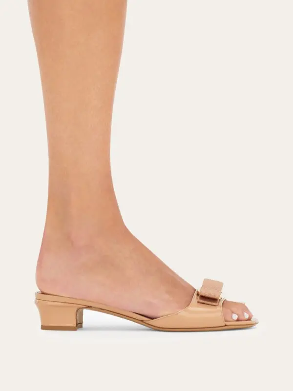 FERRAGAMO Vara Bow Slides - Amaretti