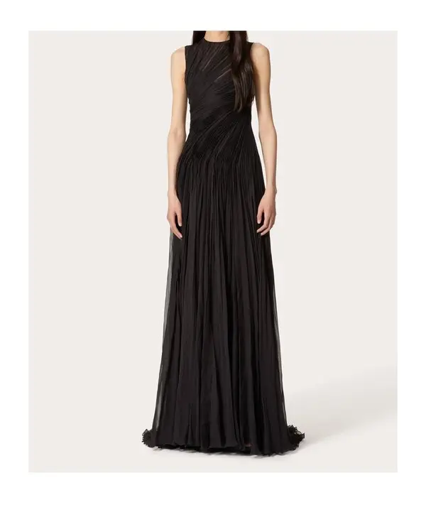 Valentino Garavani Round Neck Sleeveless Gown