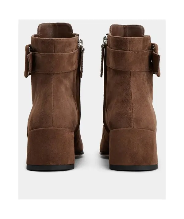 ROGER VIVIER Très Vivier Buckled Ankle Boots