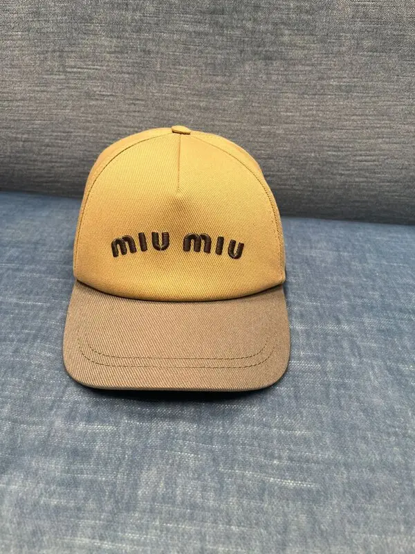 Miu Miu Two-toned Baseball Cap With Embroidered Logo - Sand/marble