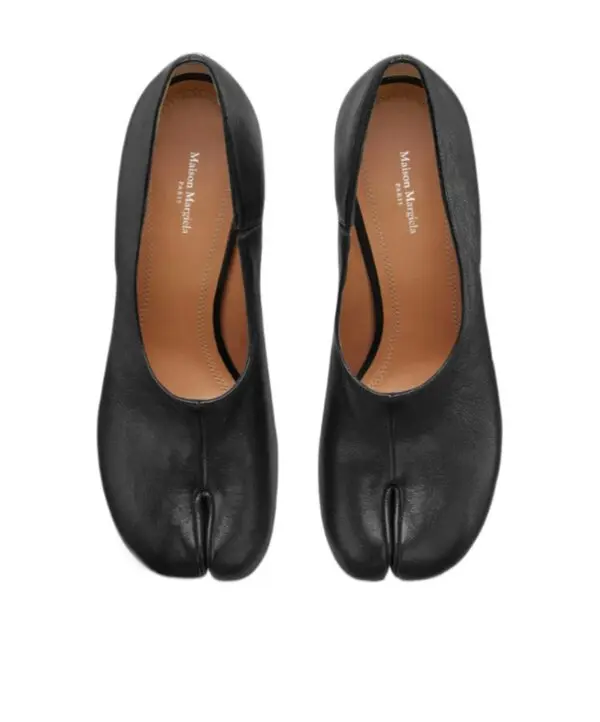 MAISON MARGIELA Tabi Pumps - Black