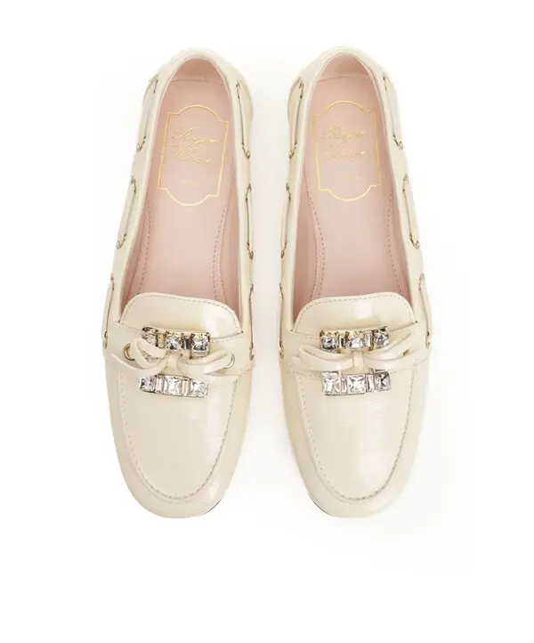 ROGER VIVIER Très Vivier Boat Loafers With Crystal Embellishments - Cream