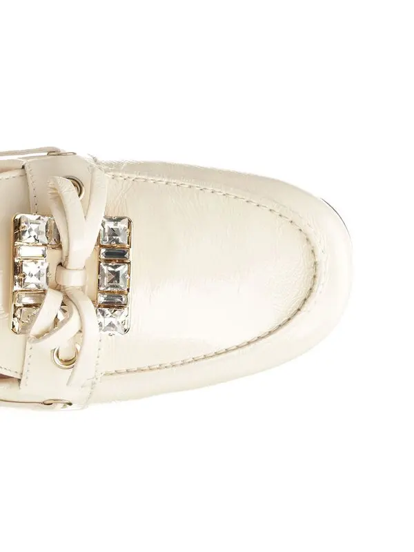 ROGER VIVIER Très Vivier Boat Loafers With Crystal Embellishments - Cream