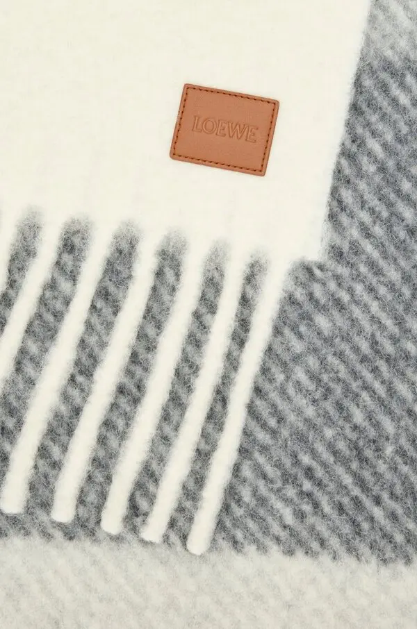Loewe Logo Patch Striped Fringed Scarf - Gray/white
