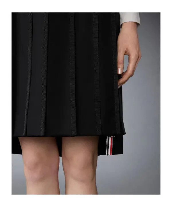 Thom Browne Pleated Midi Skirt With Rwb Detail - Black
