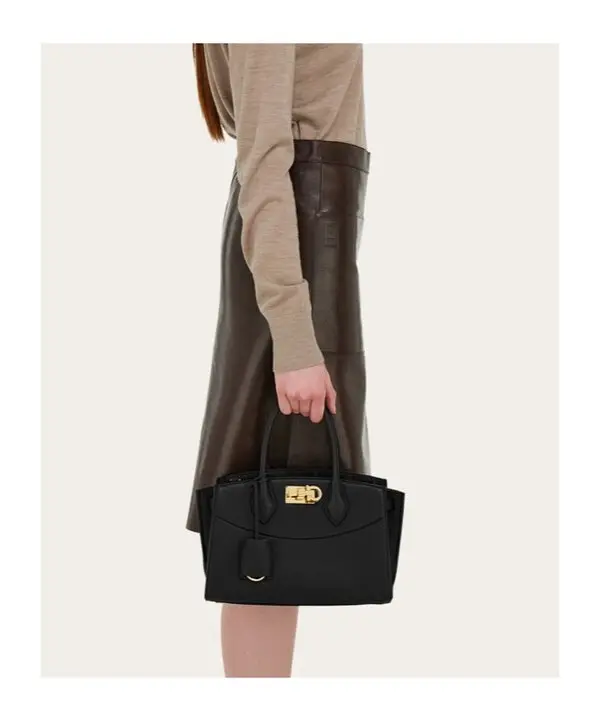 FERRAGAMO Studio Medium Soft Bag - Black