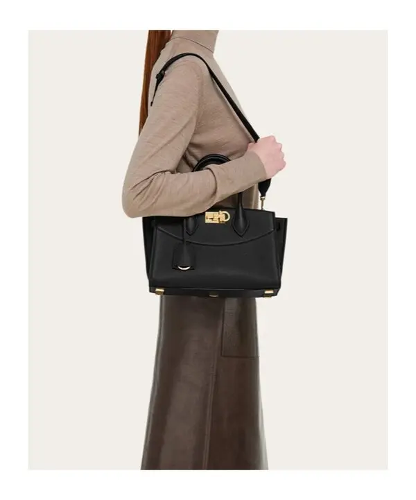 FERRAGAMO Studio Medium Soft Bag - Black