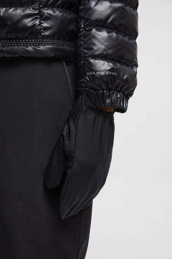 Moncler Walibi Short Down Jacket - Black