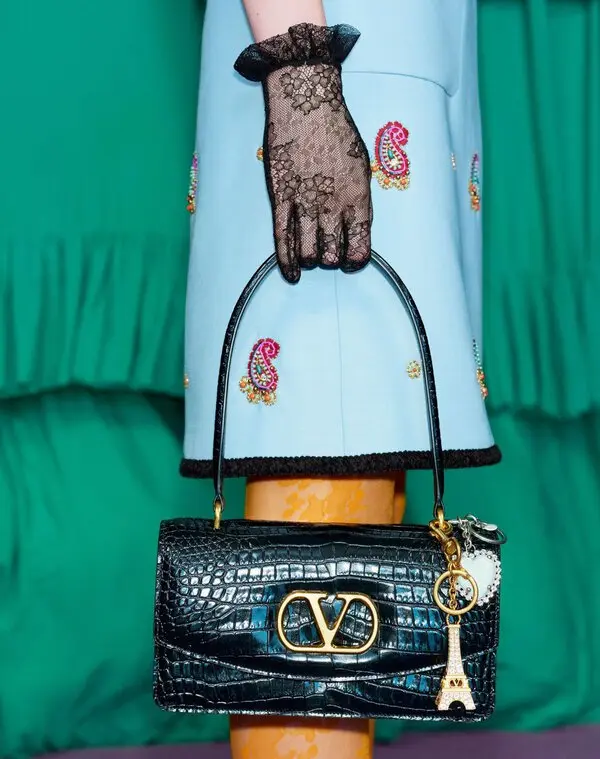 Valentino Garavani Chez Vlogo Signature Keyring