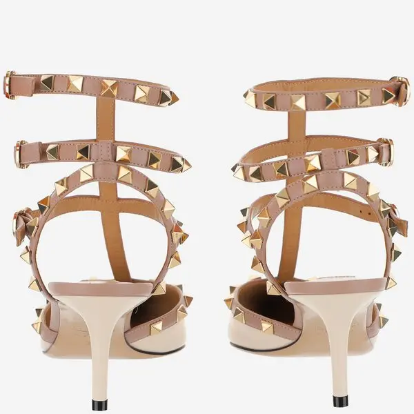 Valentino Garavani Rockstud Pointed Toe Pumps - Nude