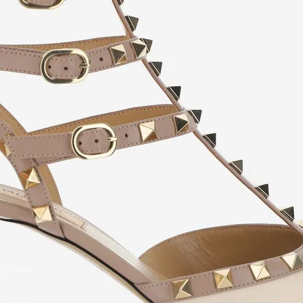 Valentino Garavani Rockstud Pointed Toe Pumps - Nude