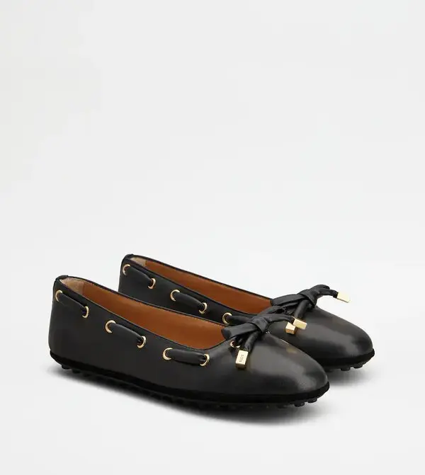 TOD'S Round Toe Flat With Bow Detailing - Black