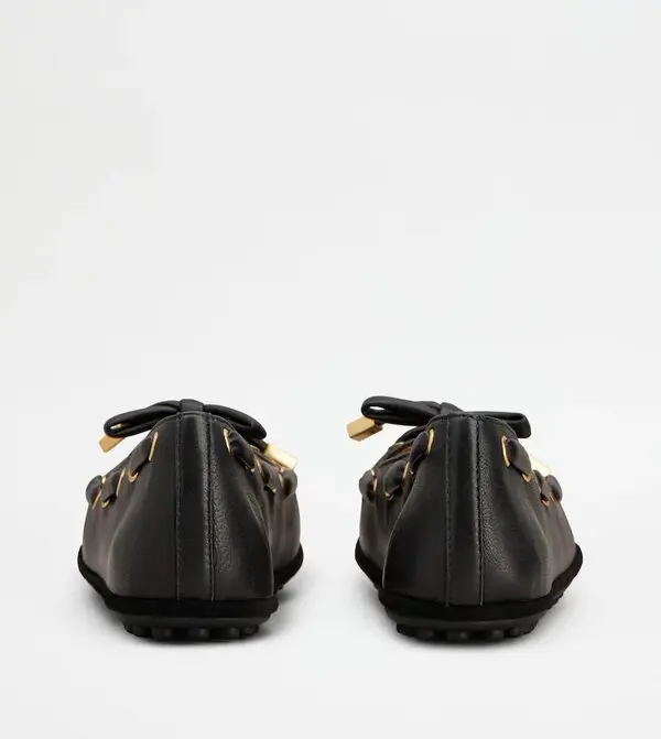 TOD'S Round Toe Flat With Bow Detailing - Black