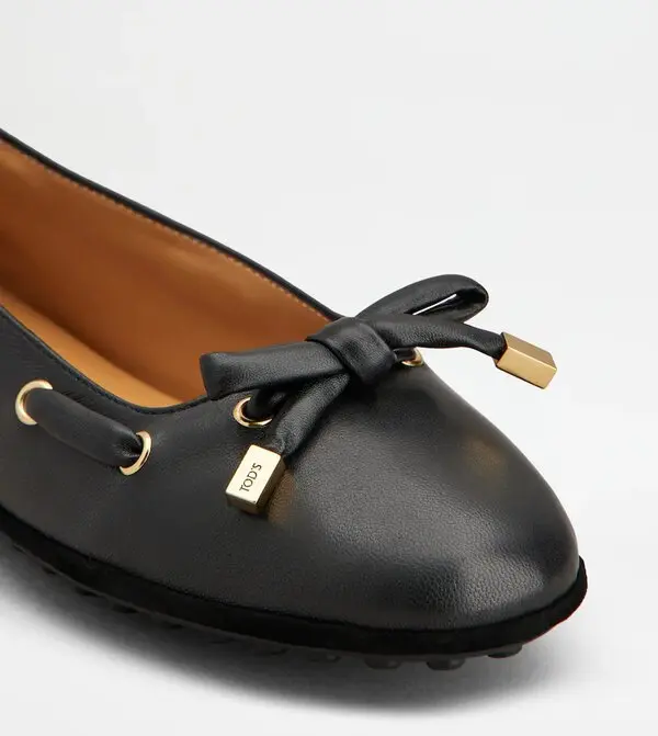 TOD'S Round Toe Flat With Bow Detailing - Black