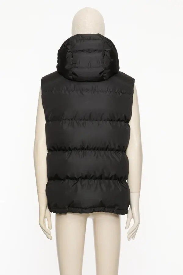 Valentino Garavani Vlogo Signature Zip-up Puffer Gilet