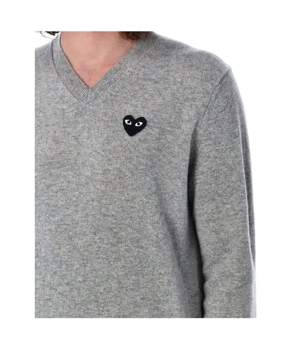 Play Comme Des Garcon V-neck Sweater With Heart Applique - Light Grey