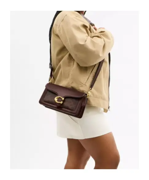 COACH Signature Hardware Shoulder Bag - B4/maple Maple