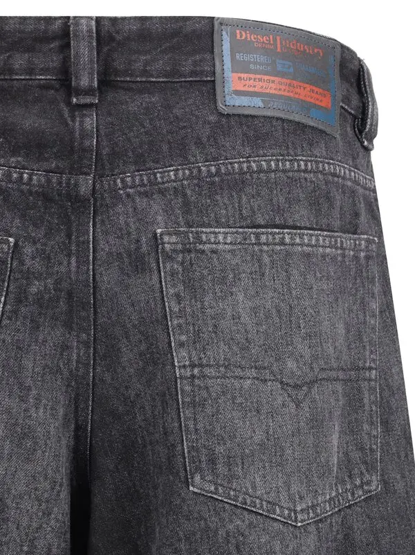 DIESEL® 2001 D-macro Relaxed Jeans