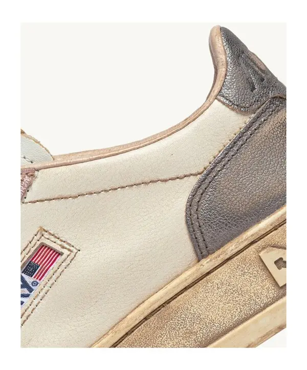 AUTRY Medalist Lace-up Sneakers - Nude