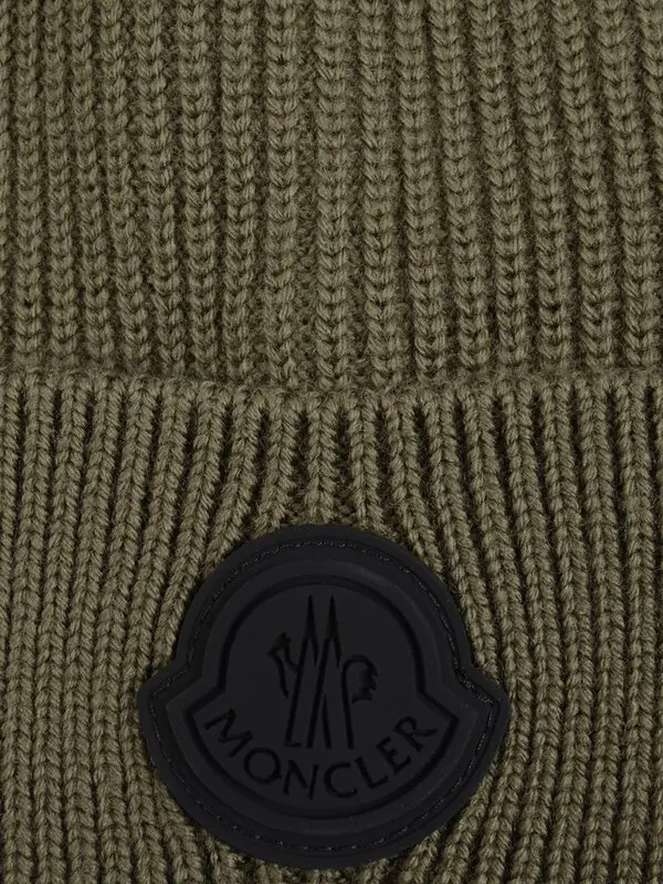 Moncler Logo Patch Ribbed Beanie - Green