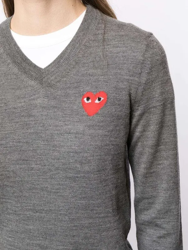 Play Comme Des Garcon Intarsia Knit Logo V-neck Jumper - Gray