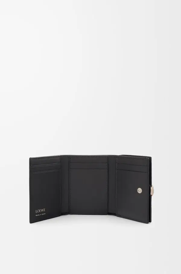 Loewe Pebble Trifold Wallet In Pebble Grain Calfskin