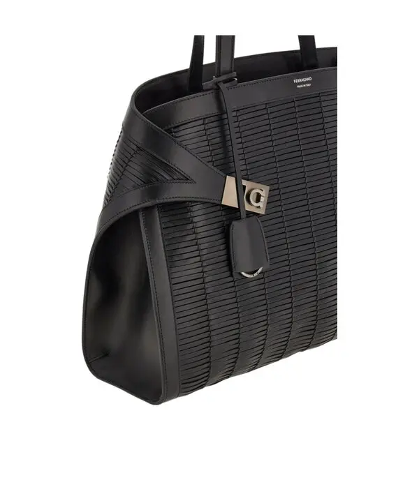 FERRAGAMO Hug Shoulder Bag - Black