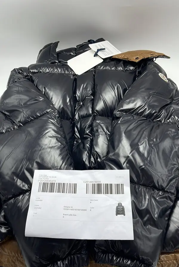 Moncler Parana Hooded Down Jacket - Black