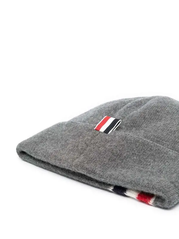 Thom Browne Grey Knitted Beanie With Signature Striping - Gray
