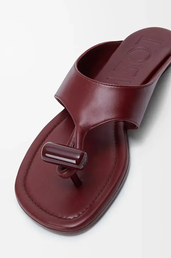 Loewe Toggle Flat Sandal In Shiny Smooth Calfskin - Red