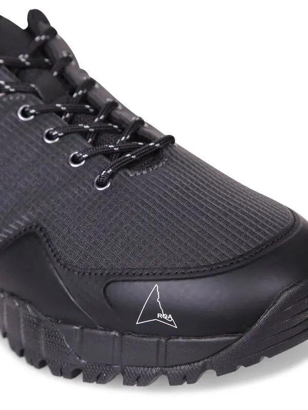 ROA Textured Trail Low-top Sneakers - Black