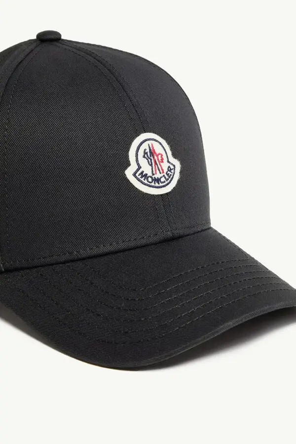 Moncler Baseball Cap With Embroidered Logo - Black