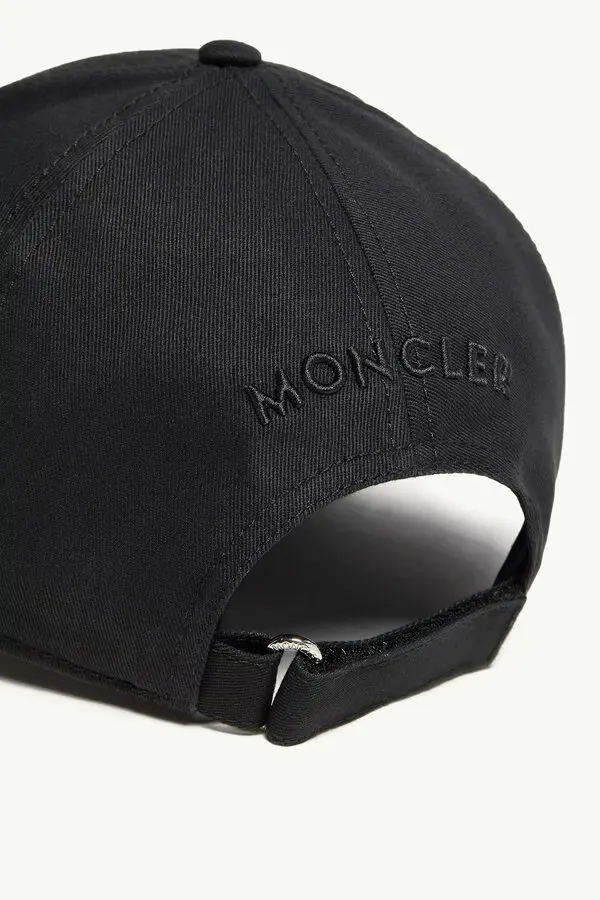 Moncler Baseball Cap With Embroidered Logo - Black