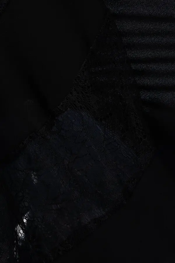 Junya Watanabe Lace-trim Halterneck Handkerchief-hem Dress - Black