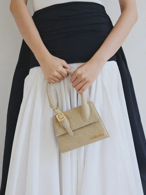 Jacquemus The Medium Chiquito Signature Buckled Handbag
