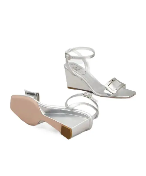 ROGER VIVIER Belle Buckle Wedge Sandals - Silver