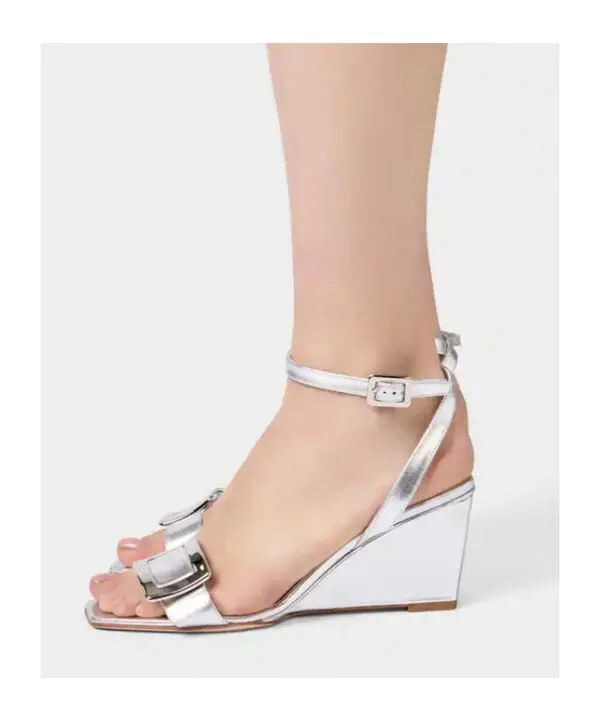 ROGER VIVIER Belle Buckle Wedge Sandals - Silver