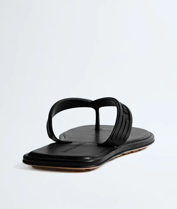 Bottega Veneta Matte Rubber Flat Thongs With Nappa Leather Insoles - Black