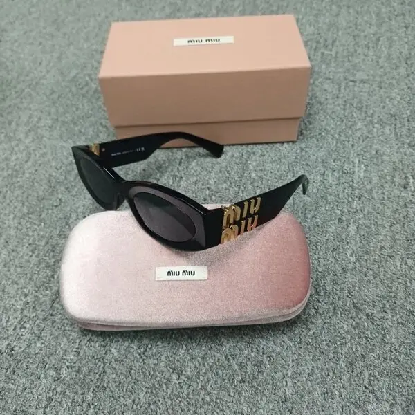 Miu Miu Black Cat Eye Sunglasses With Gold Tone Logo Detail - Black/gray