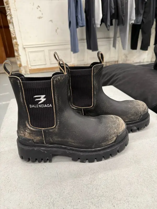 Balenciaga Strike Chelsea Boots - Black
