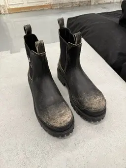 Balenciaga Strike Chelsea Boots - Black
