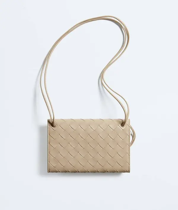 Bottega Veneta Andiamo Intrecciato Shoulder Bag - Off-white