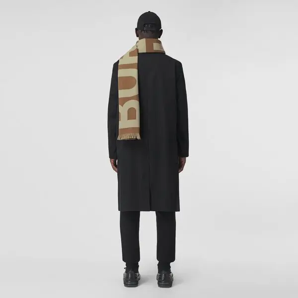 Burberry Two-toned Logo Intarsia Scarf
