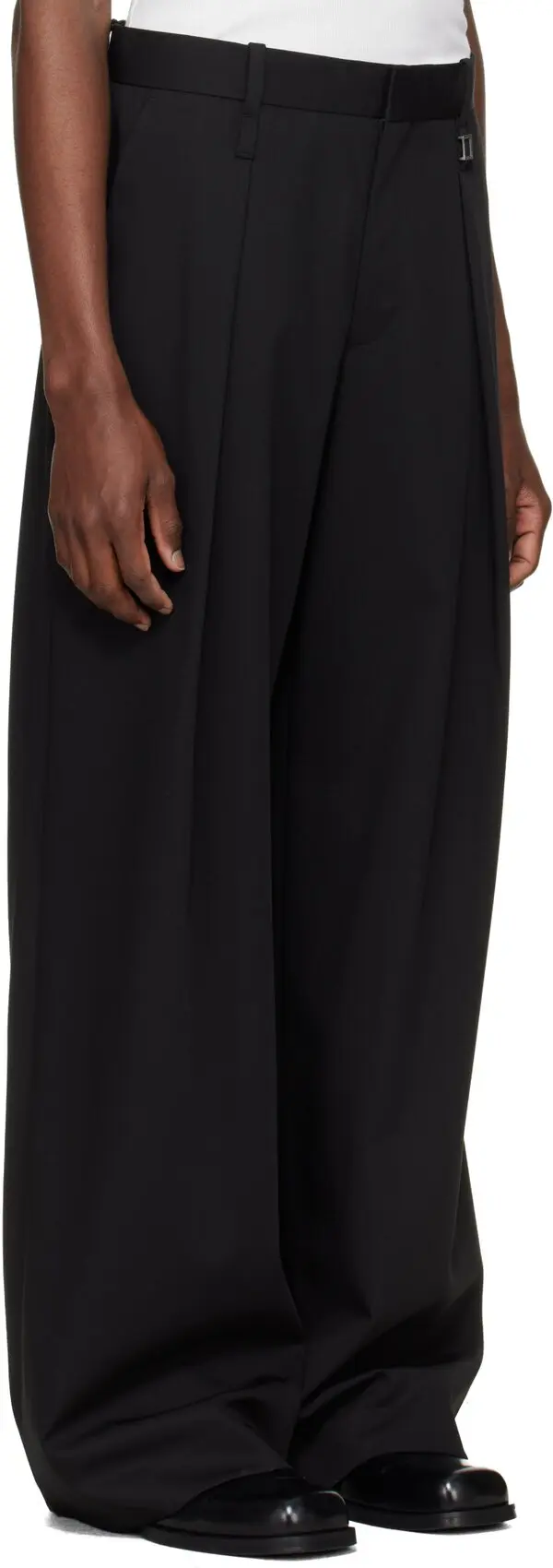 WOOYOUNGMI Single-pleated Wide-leg Trousers - Black