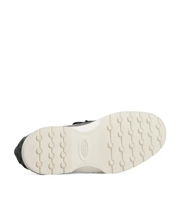 TOD'S Logo Embossed Slip-on Loafers - Black