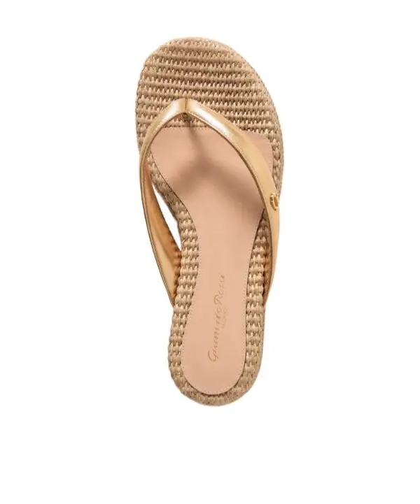 GIANVITO ROSSI Metallic Leather Platform Flip Flops - Nude