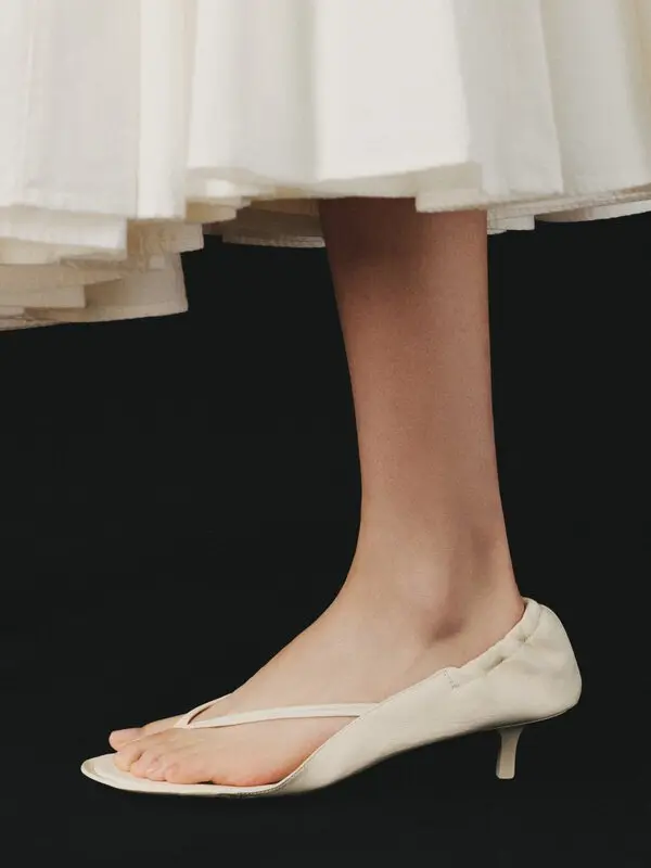 Jacquemus Thong Sandals With Elastic Heel - Light Ivory