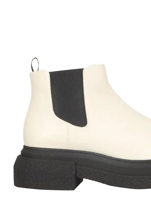 STUART WEITZMAN Round Toe Ankle Boots