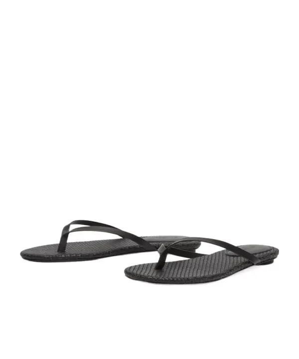 ST. AGNI Round Toe Flat Sandals