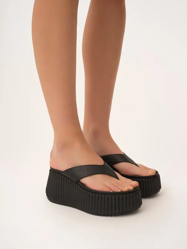 Chloé Calfskin Platform Ridged-sole Sandals - Black